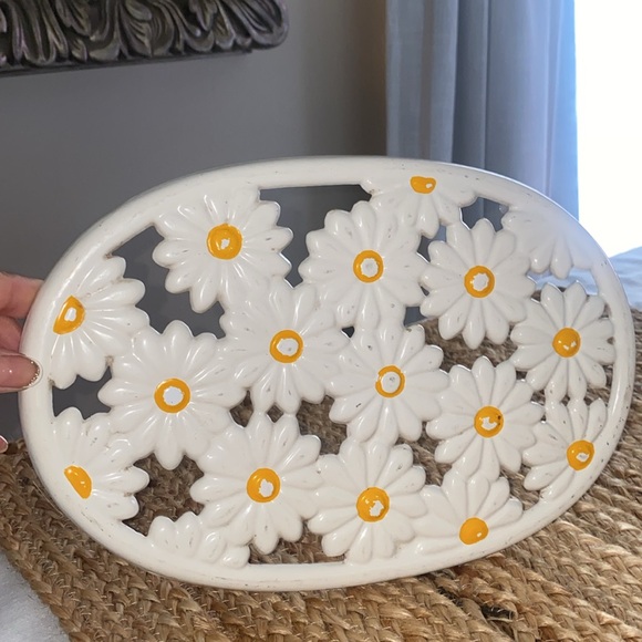 Kitchen | Vintage White Daisy Flower Cast Iron Trivet Wallhanging Retro ...